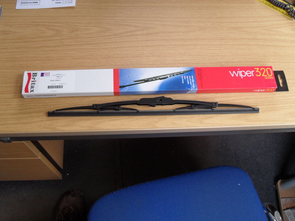 Standard Windscreen Wiper 18" 450mm – Gwynedd Farm Machinery Ltd