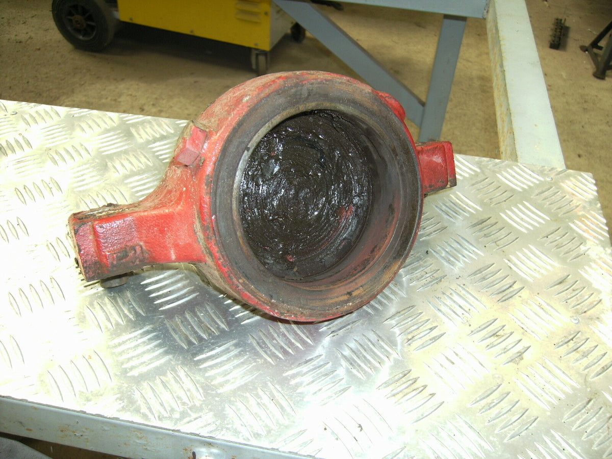 Case 895 4WD carrero axle casing front support in good condition ...