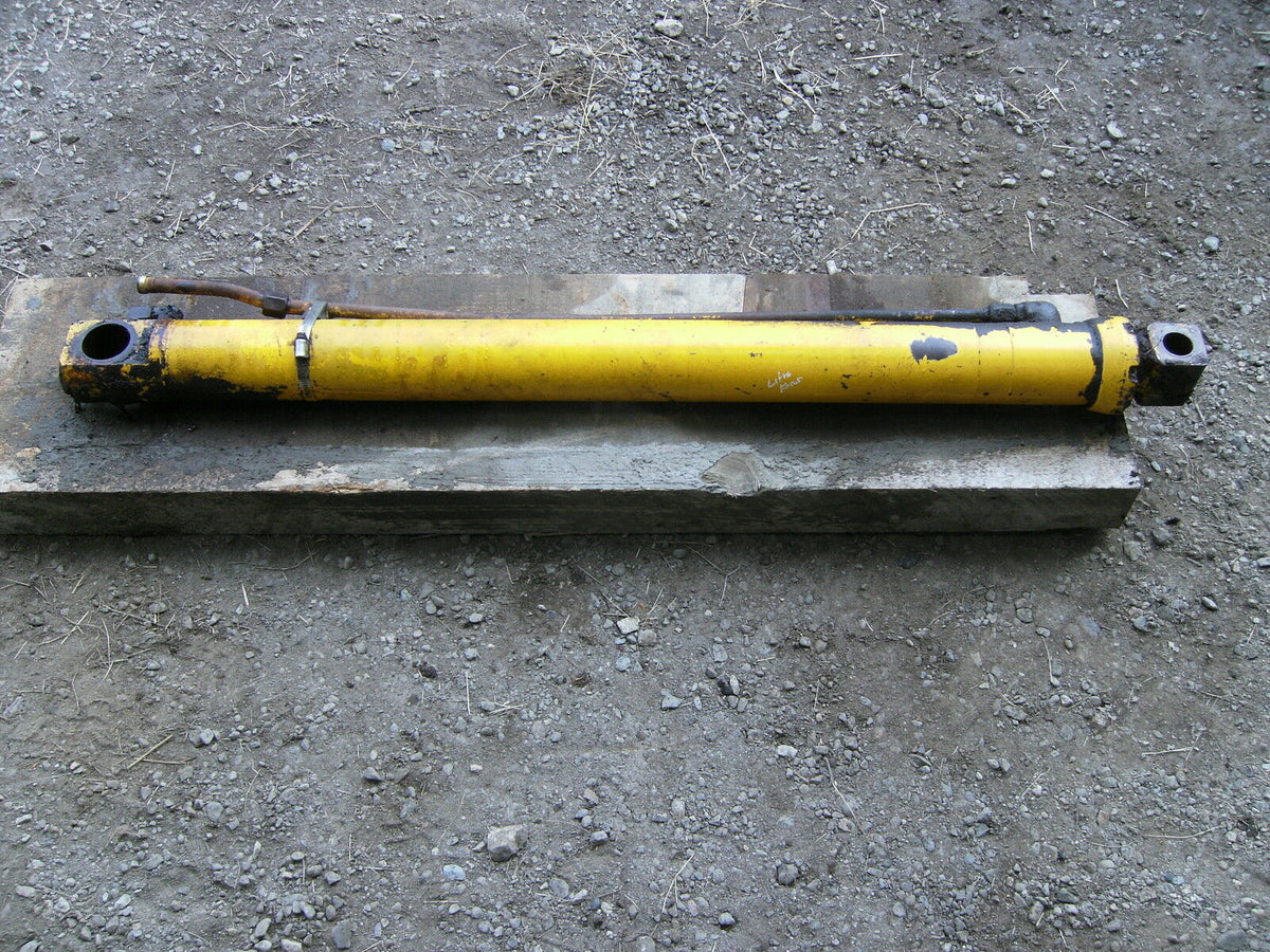 Ford 550 front loader lift ram in good condition. – Gwynedd Farm ...