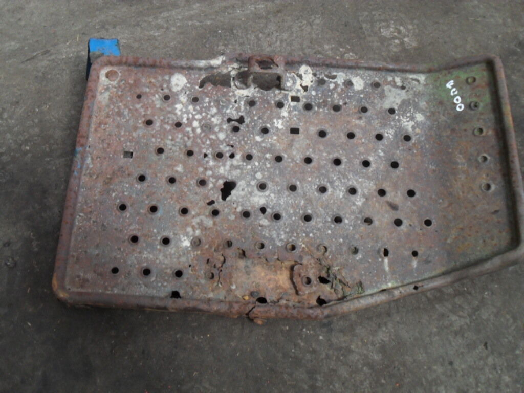 Ford 4000 (Pre Force) RH Foot Step & Brackets-Step needs little repair ...