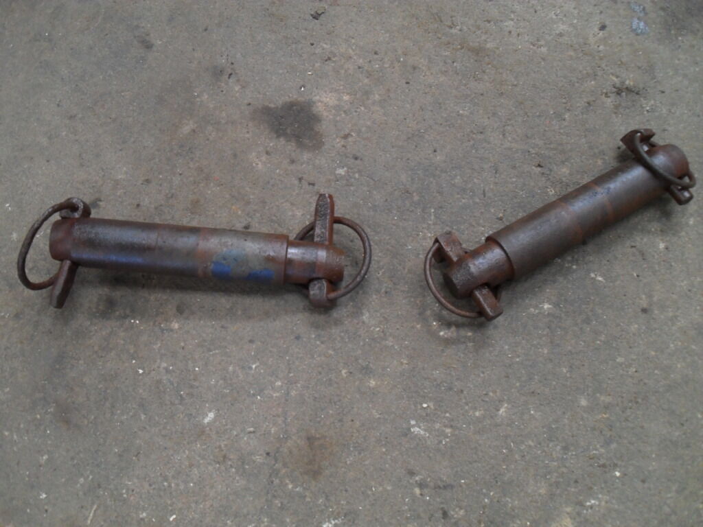 Leyland 272/270 hydraulic arms retaining pins – Gwynedd Farm Machinery Ltd